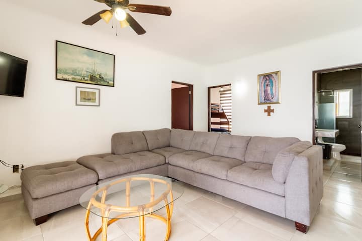 Beachfront Apartment - 8 People - 3rd Floor - Manzanillo, México