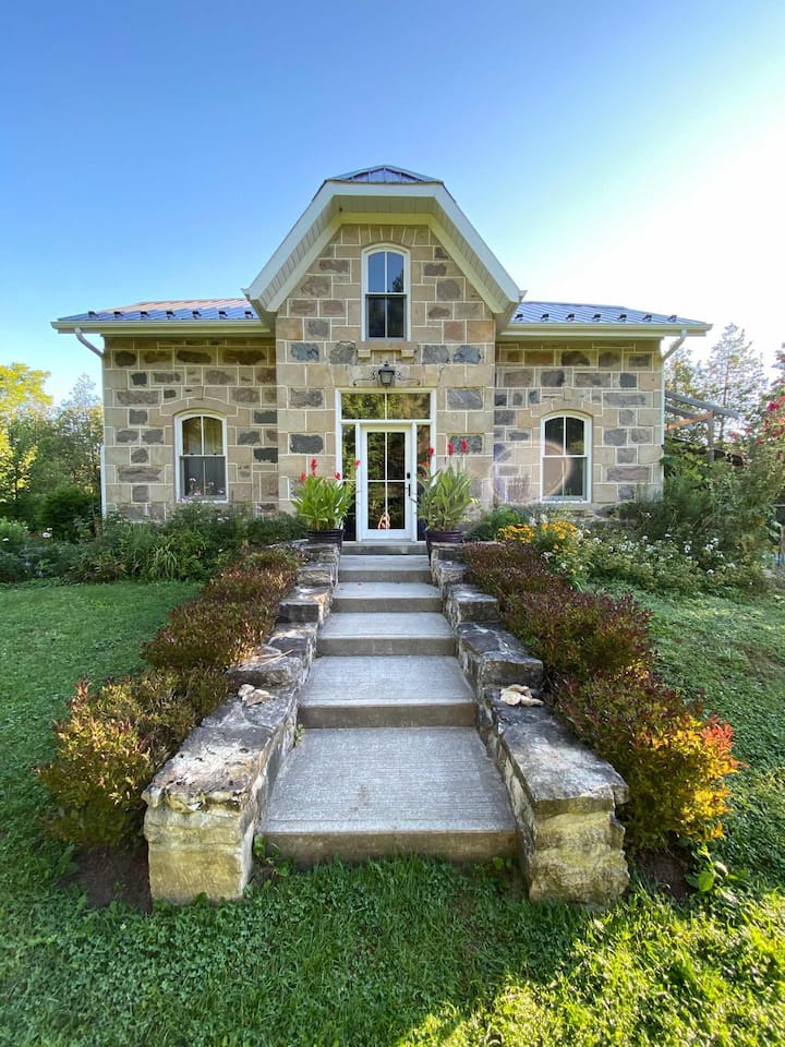 Estate, Secluded On The Grand River. - Fergus