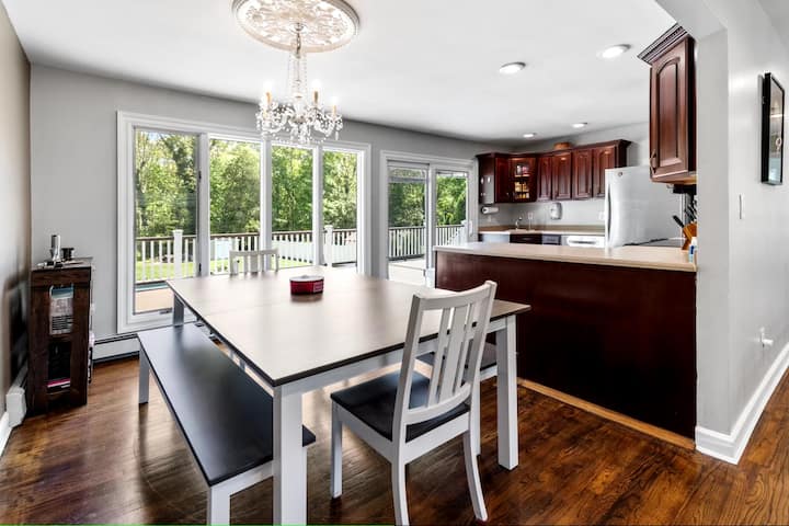 Cozy East End Retreat • Fireplace & Fire Pit - Mastic Beach, NY