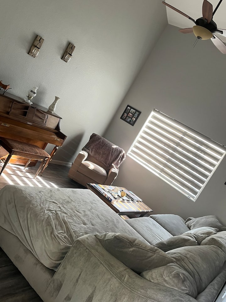 Fabulous 3-br Townhouse With Pool - Sun City, AZ