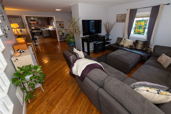 Comfy 2b Home Next To Green Line, Walk Everywhere! - Boston, MA