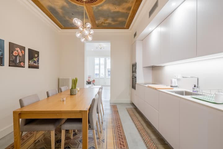Stylish 2 Bed With 2 Bath & Big Balcony! - Barcelona