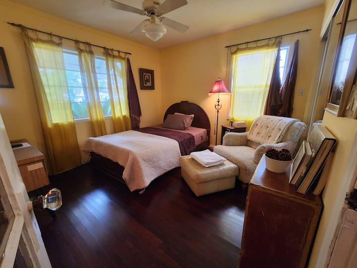 Private Den, Eagle Rock - Pasadena, CA