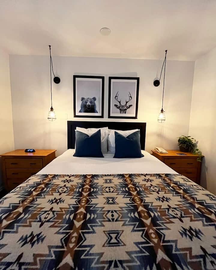 Snow Valley Lodging's Deluxe Suite - Fernie