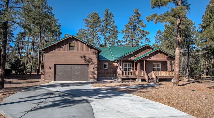 New Modern Cabin In Gated Community - Show Low, AZ