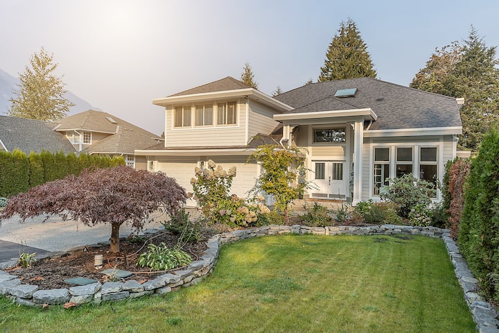 Beautiful, Bright, 4000sf Family Home. - Vancouver Island