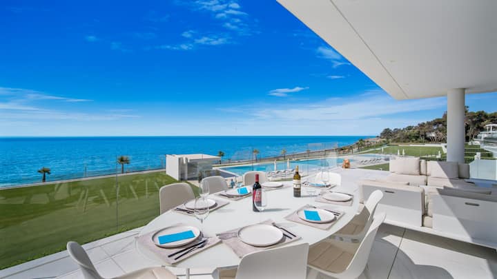 Luxury Apartment At The Sea Front In Estepona - Estepona
