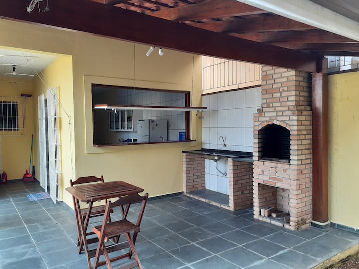 Casa Em Ubatuba (Itaguá) 4 Quartos E Churrasqueira - Ubatuba