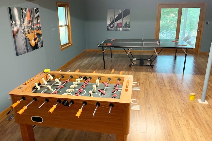 In Town Suite- 4 Beds & A Game Room (Sleeps 8) - Hermann, MO