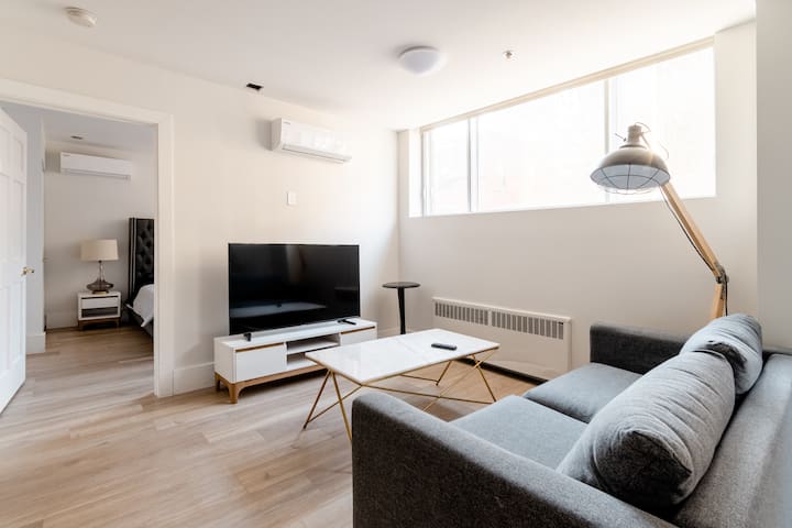 New Modern Apartment In Heart Of Downtown - Montreal