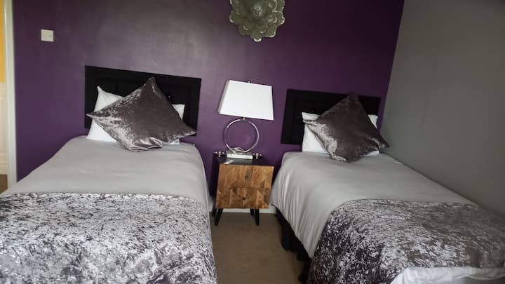 Spacious Twin Room - Dunstable