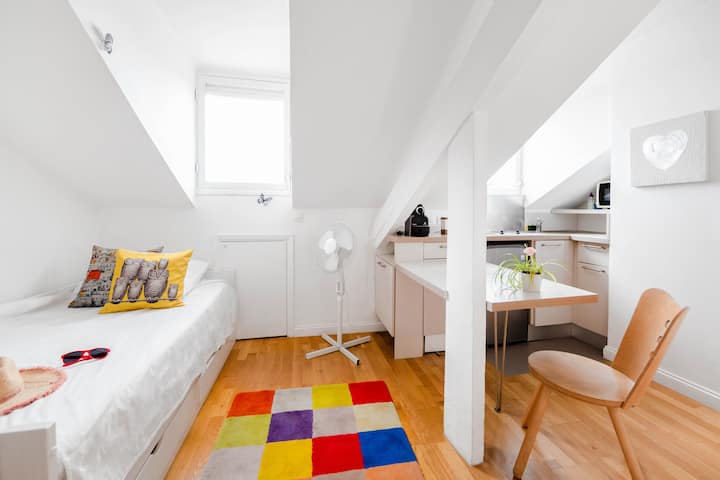 Studio On The Attic-a/c-5 Minsea & Main Street - Nice