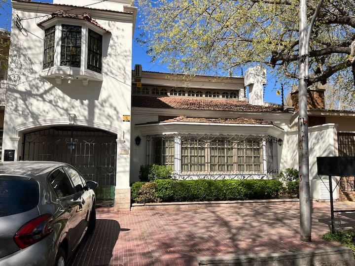 Con Estilo, Villa En Plena Ciudad. - - Mendoza