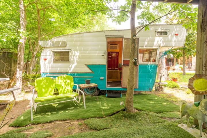 The Green Egg - Vintage Rv Glamping - Texas