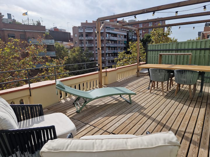 Bright Modern Apartment With Private Rooftop - Barcelona