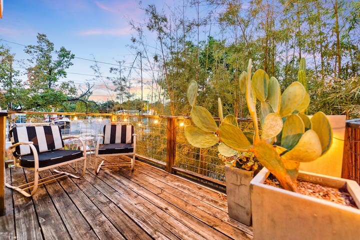 Charming Retreat | 5 Mins To Ut | Central Austin - Austin, TX