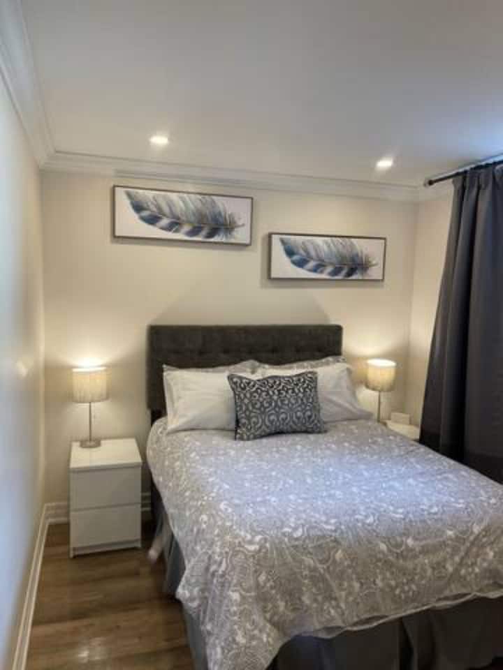 Air Cond'd New High Park Close 2 Subway - Toronto