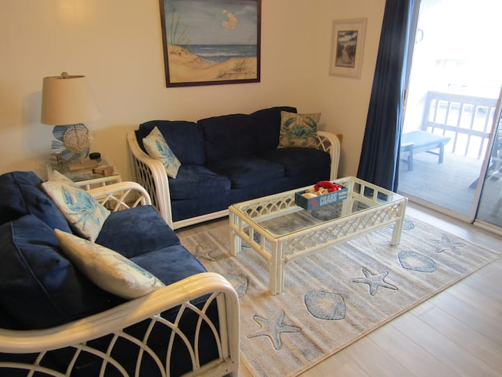 Lovely Cozy Condo With Deck Overlooking Canal/pool - Maryland Beach, MD
