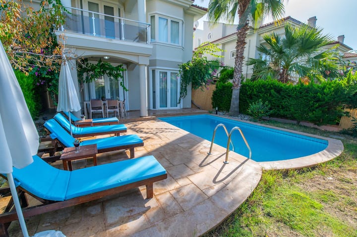 Beachfront 5 Bedroom Villa 24/7 Security With ВНЖ - Fethiye