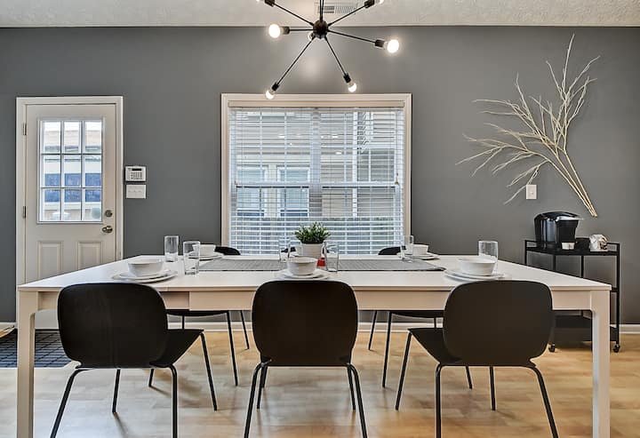 Trendy Townhome - Indianapolis, IN