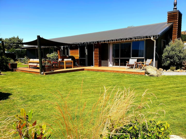 Sundrenched Tranquil Home - Snow Farm NZ