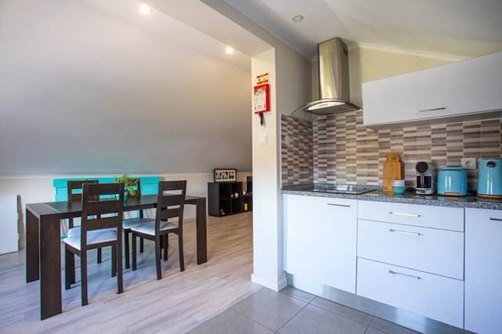 Apt. T3 (Sotão) Utahraptor Furnaka Village - Lourinhã