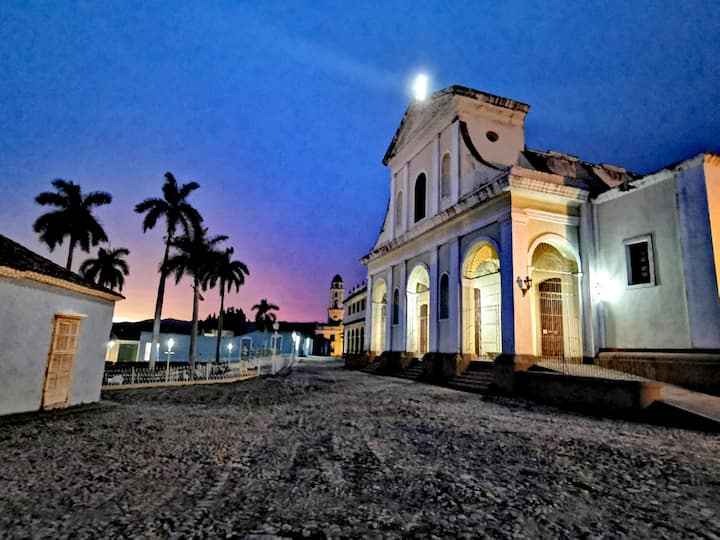 Flor De Pascua - Italian Style In Trinidad - Cuba