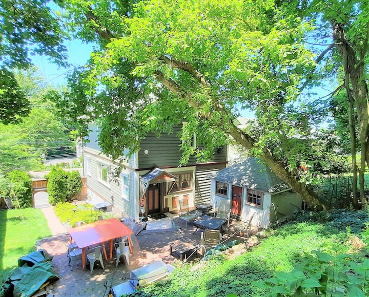 Sleeps 10  - 3 Bedroom House All To Yourself - New Hope, PA