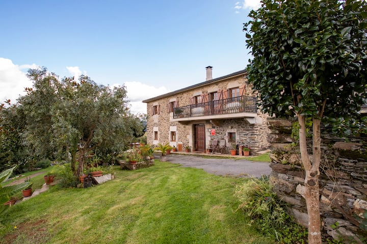 Apartment With 2 Bedrooms In Viveiro, With Wonderful Mountain View, Enclosed Garden And Wifi Near The Beach - Viveiro