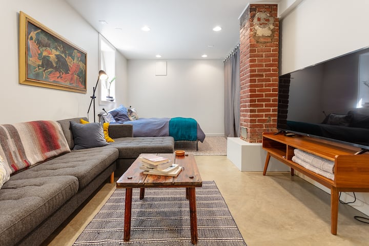 Modern Alberta Arts  Apartment. - Portland, OR