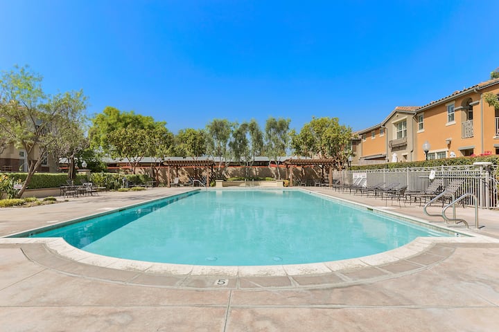 Warm And Comfortable In A Prime Location 3br/3.5ba - アップランド, CA