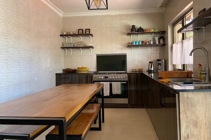 Rustic&stylish Home In ❤️ Of Aa W/huge Cozy Garden - Addis Ababa