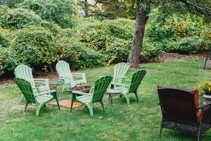 Pet Friendly Cape Cod Home Near Beaches & Golf! - Falmouth, MA