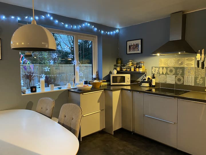 Cosy House, Quiet Area, Close To Shops/cafes - Hampshire