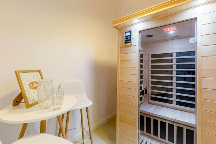 Superior Two-bedroom Apt With Sauna In The Center - Budapest