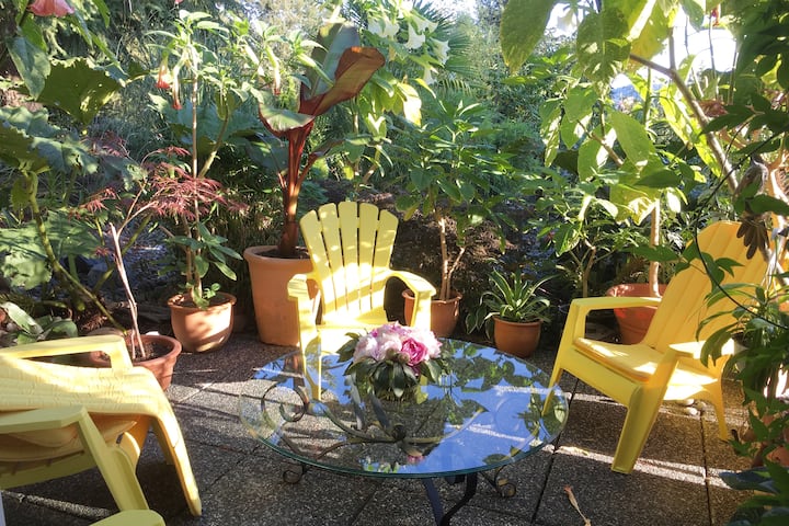 By The Bay Vacation Rental - Cowichan Bay