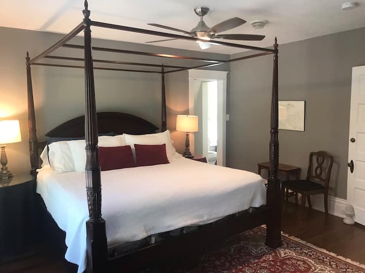 The Blue Lion, Circa 1880 (King Ensuite) - Niagara-on-the-Lake