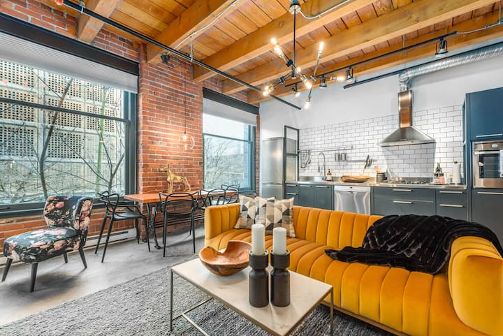 Historic Mid Century Loft Oasis In Prime Gastown - Vancouver