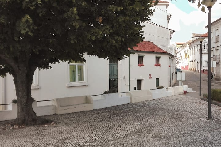Holiday Apartment - 4 People -Centrally Located - Lousã
