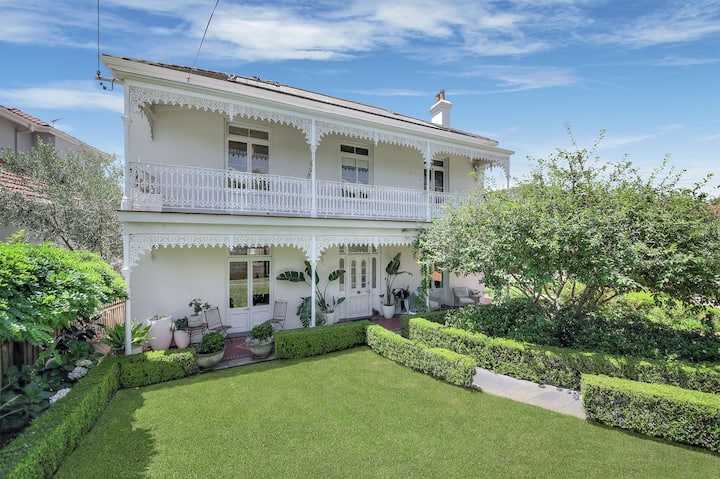 "The White House" Beautiful 5 Bedroom Home - Mosman