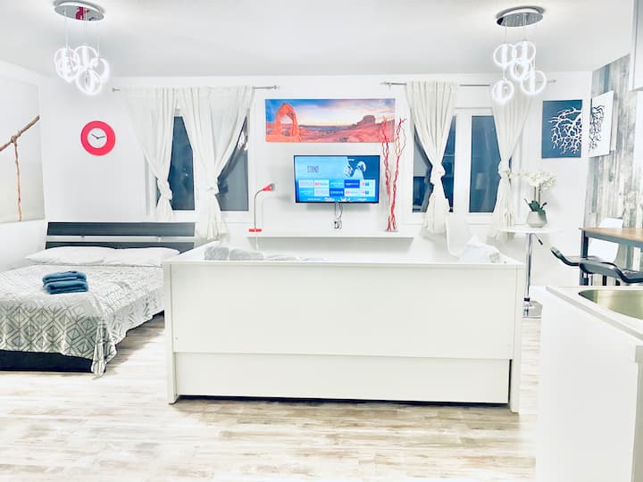 Zen Studio -Netflix-popcorn-pancakes-disney+/beach - Ottawa