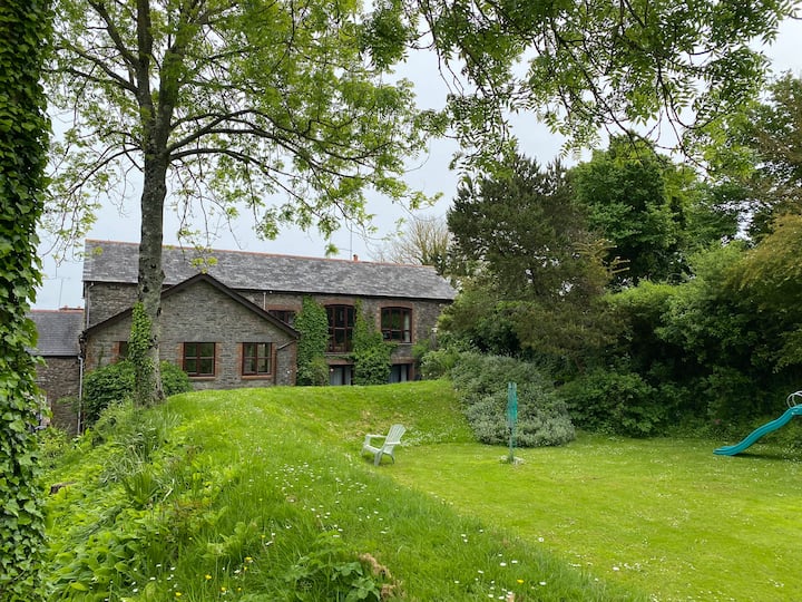 Wonderful Barn That Sleeps 12 With Swimming Pool - Devon
