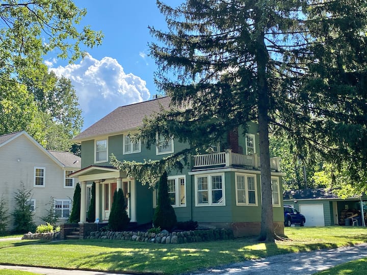 Charming Colonial Minutes To Destinations - Chagrin Falls, OH