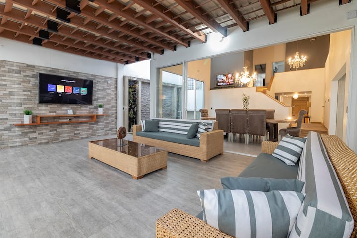 Casa Super Espaciosa En La Flora - Cali