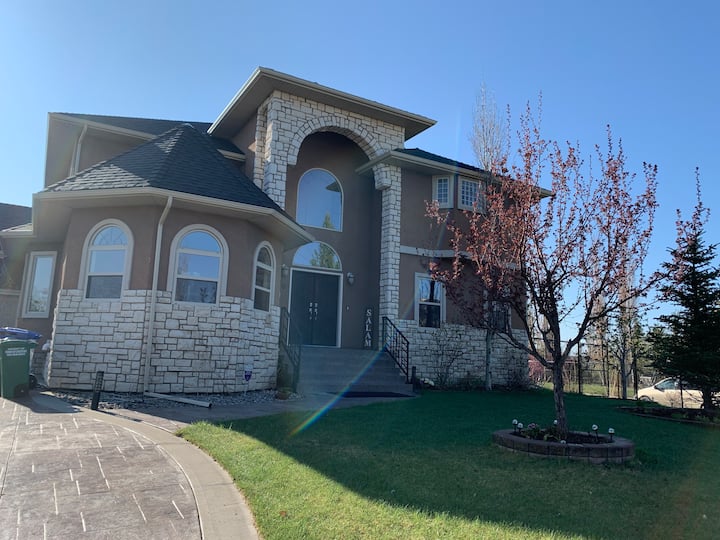Beautiful Large Suite Okotoks Near South Calgary - Okotoks