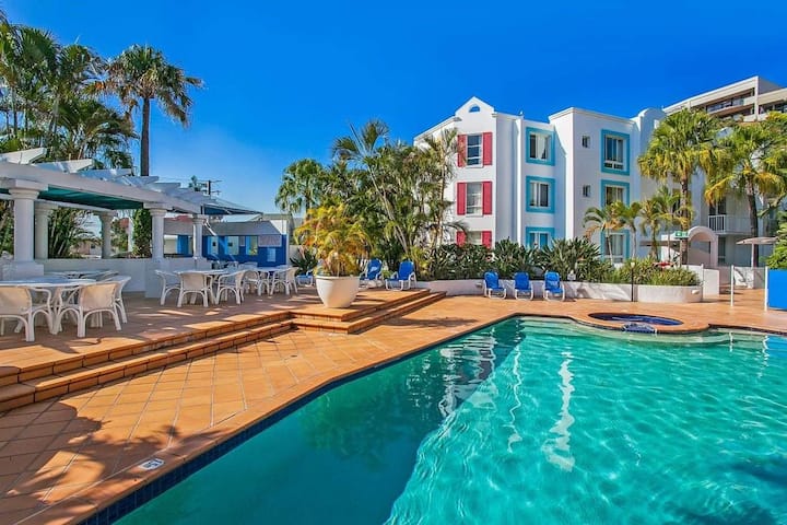 Santorini Villa In Nobby Beach - Gold Coast