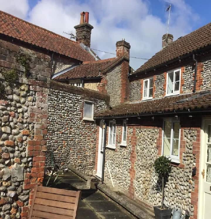 Holt North Norfolk Dog Friendly+free Parking. - Holt