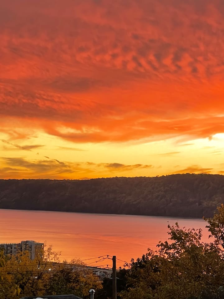 The Hudson View Room - Yonkers, NY