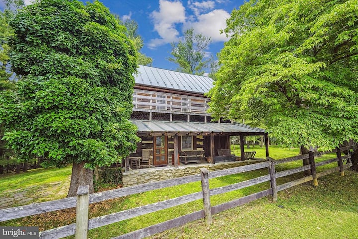 Historic Log Cabin On 3 Acres - KINGSLEY LAKE, Leesburg