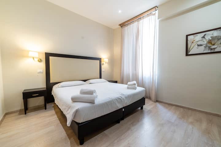 1 Bed In 6 Female Ensuite Dorm - Rome